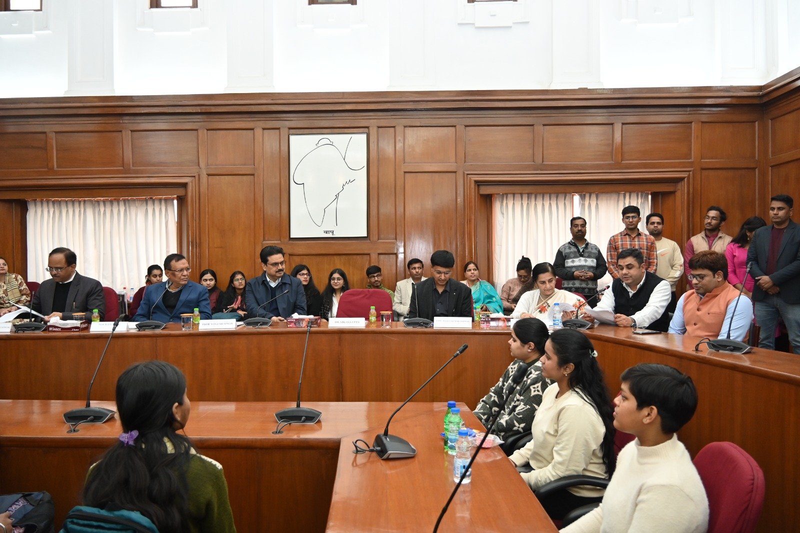 DU VC Yogesh Singh interacted with VCIS trainee students - My Educationwire